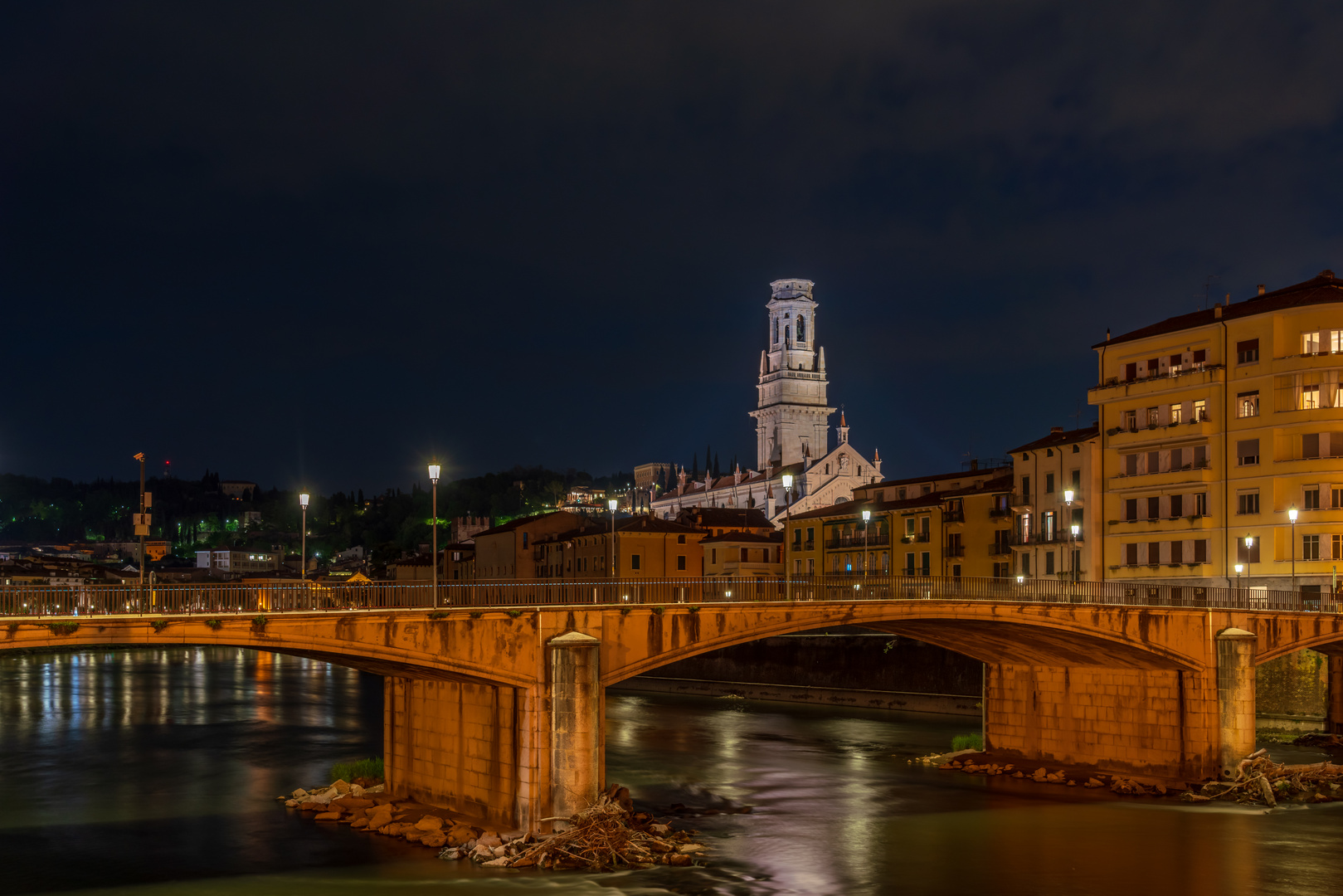 Domblick über die Ponte Garibaldi (Verona) Foto & Bild | italy, outdoor ...