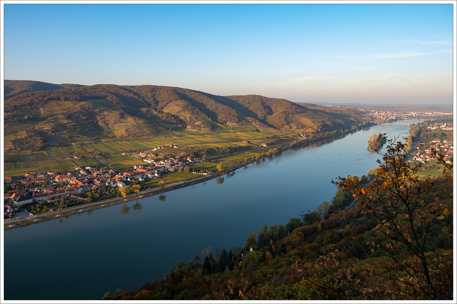 Donau im Abendlicht Foto & Bild | world, natur, herbst Bilder auf ...