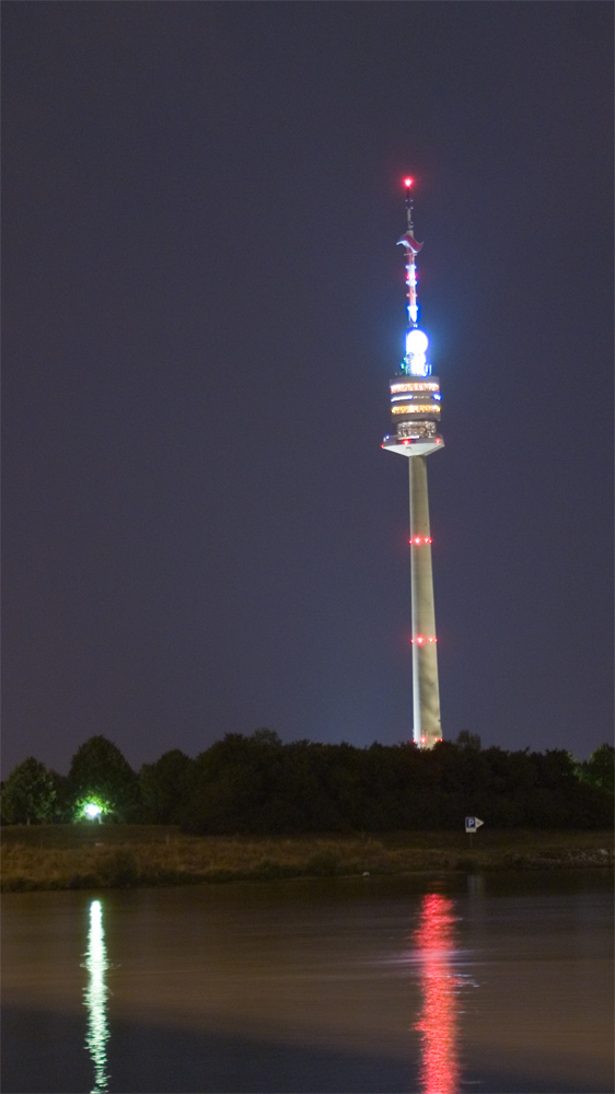 Donauturm Foto & Bild | architektur, architektur bei nacht, motive ...