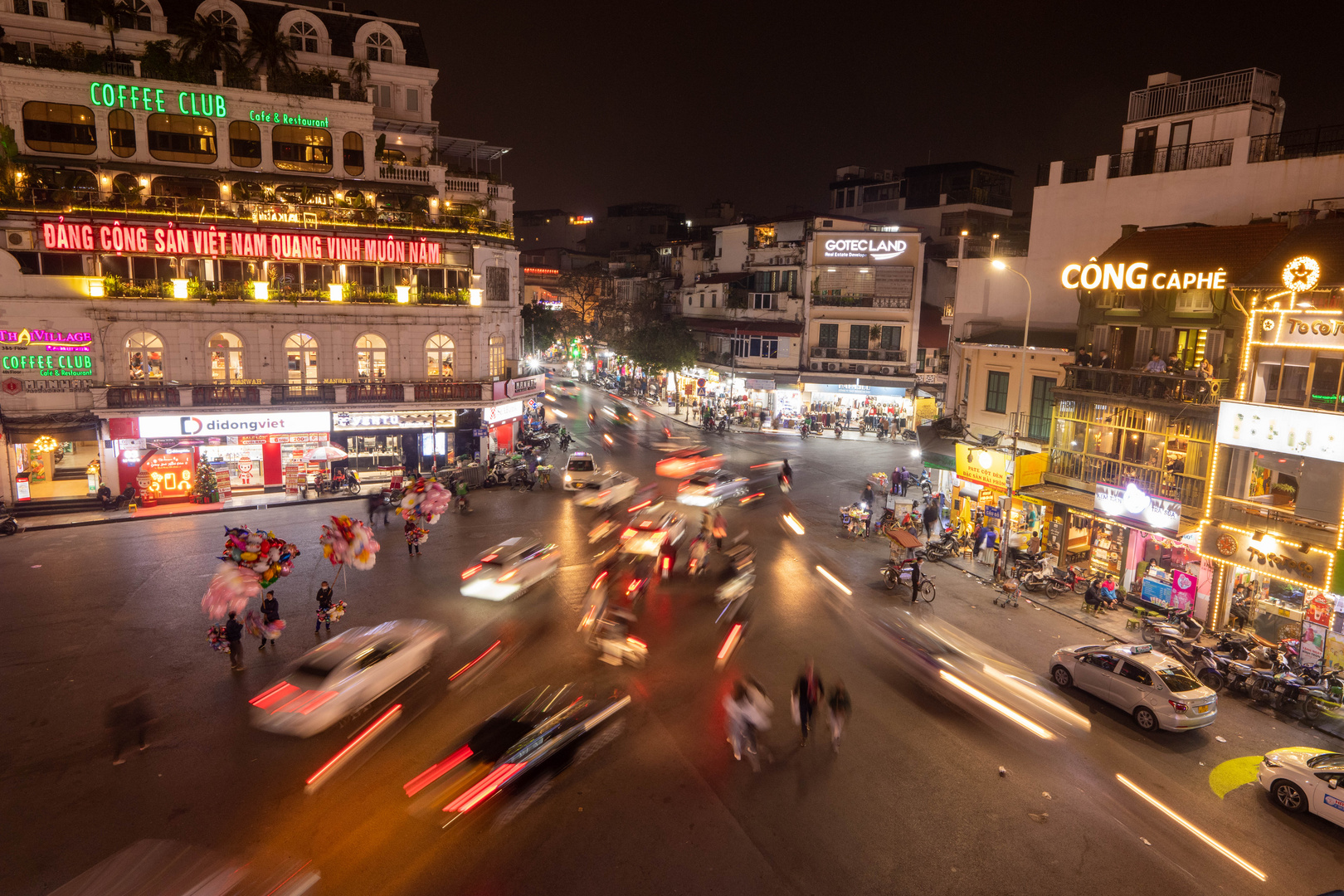 Dong Kinh Nghia Thuc Platz Nachts Hanoi Vietnam Foto & Bild | asia ...