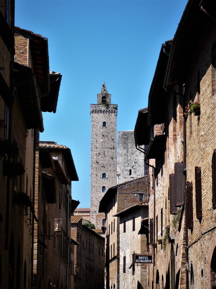 DONNERSTAG mit DURCHBLICK Foto & Bild | italy, street, world Bilder auf fotocommunity