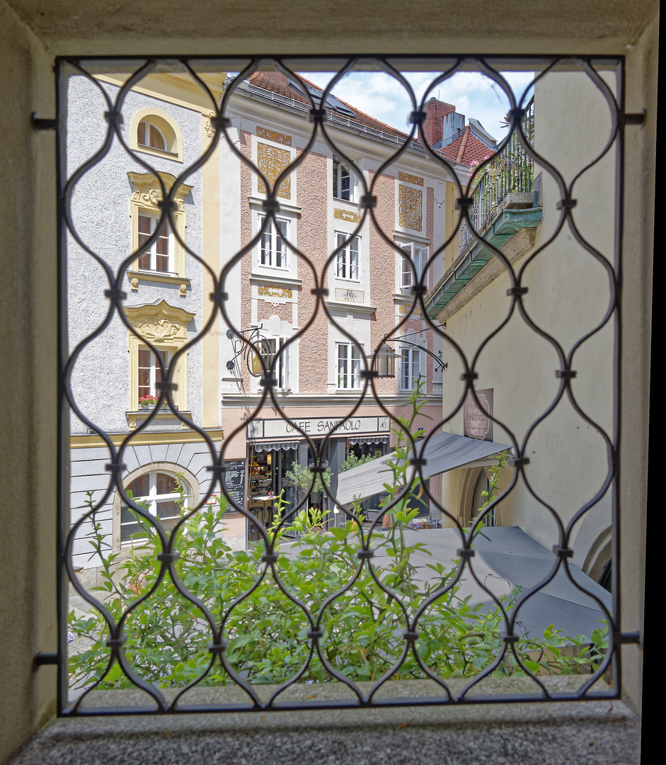 Donnerstag mit Durchblick - Blick aufs Cafe Foto & Bild | street, cafe, fensterblick Bilder auf ...