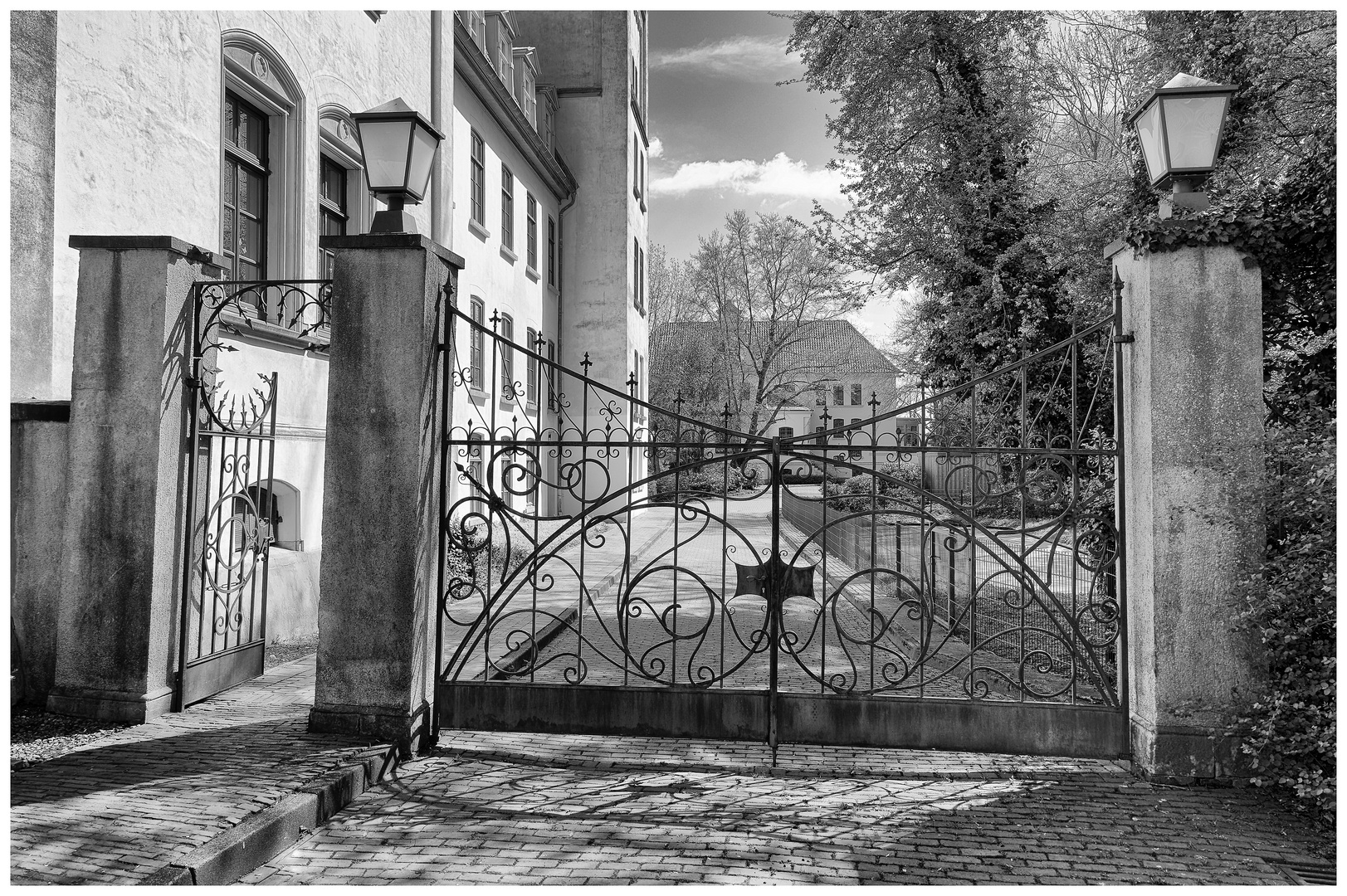 Donnerstag mit Durchblick - Blick durch den Zaun Foto & Bild | world, spezial, deutschland ...