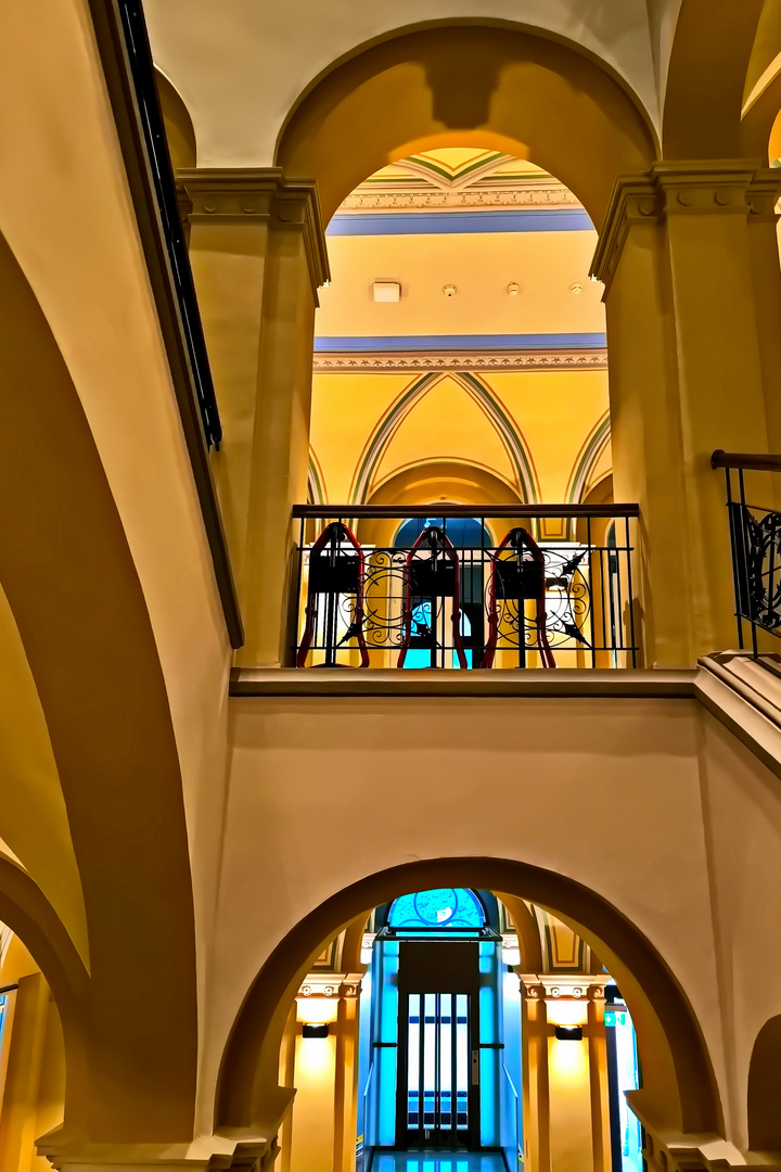 Donnerstag mit Durchblick - Durchblick im Treppenhaus im Forum Wissen in Göttingen Foto & Bild ...