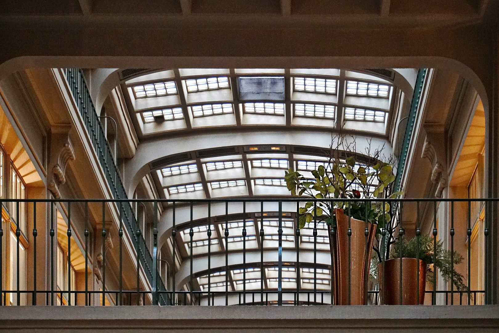 Donnerstag mit Durchblick - Ein Durchblick in der Leipziger Mädler-Passage Foto & Bild ...