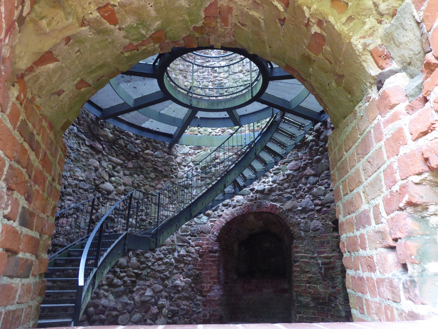 Donnerstag mit Durchblick für den 11. Mai Foto & Bild | architektur, schlösser & burgen ...