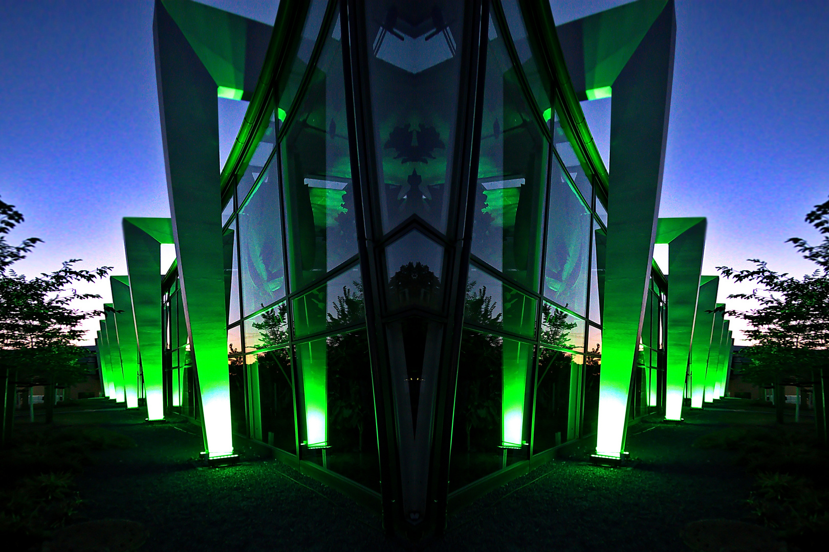 Donnerstag mit Durchblick - Gespiegelte Architektur mit Durchblick -korrigierte Version Foto ...