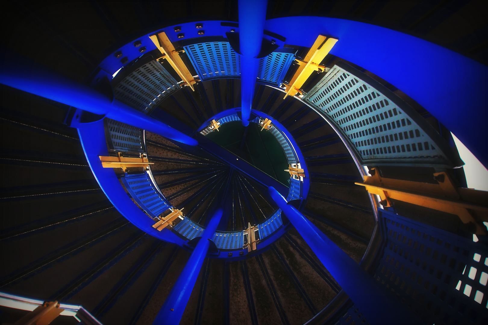 Donnerstag mit Durchblick - Wendeltreppe an der Nordsee Foto & Bild | architektur, projekte ...