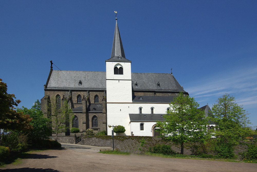 Doppelkirche St Cyriakus Mendig /Eifel Foto & Bild | architektur ...