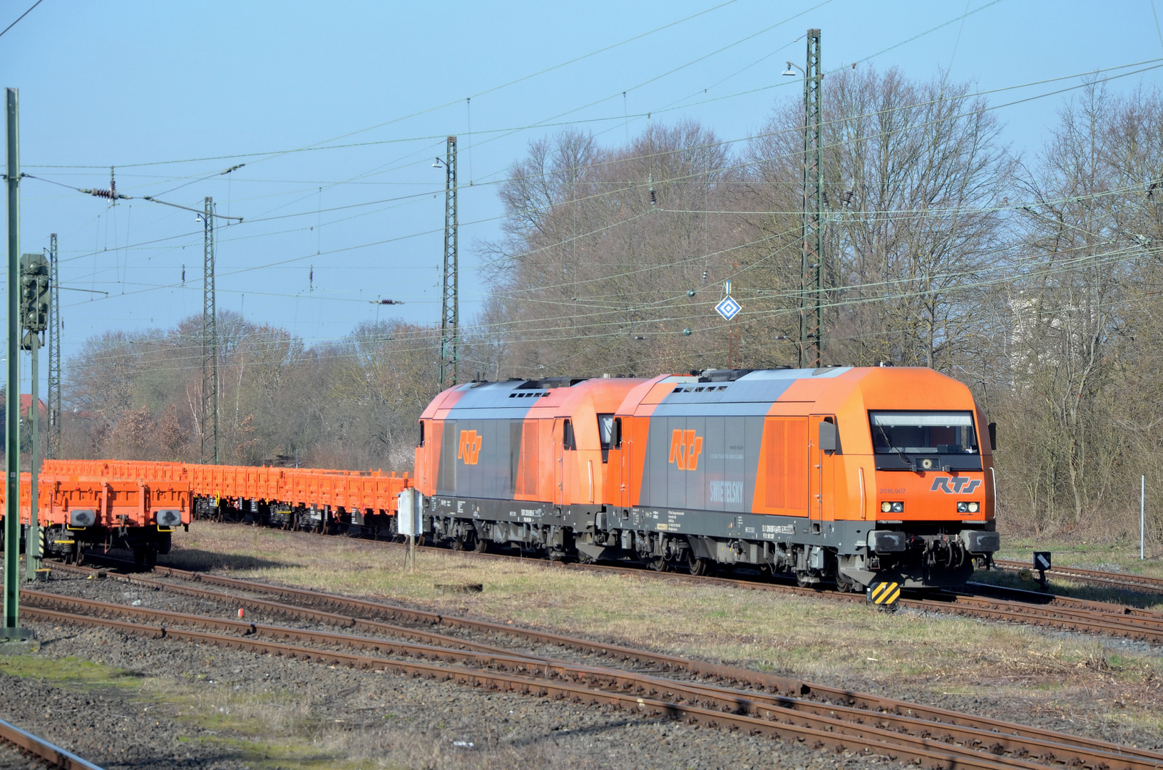 Doppeltes Lottchen... Foto & Bild | bahn, oberleitung, schienen Bilder ...