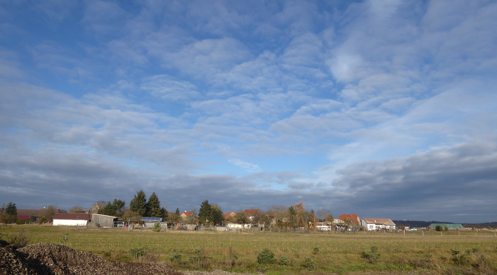 Dorfansicht Foto & Bild | landschaft, himmel, Äcker, felder & wiesen ...
