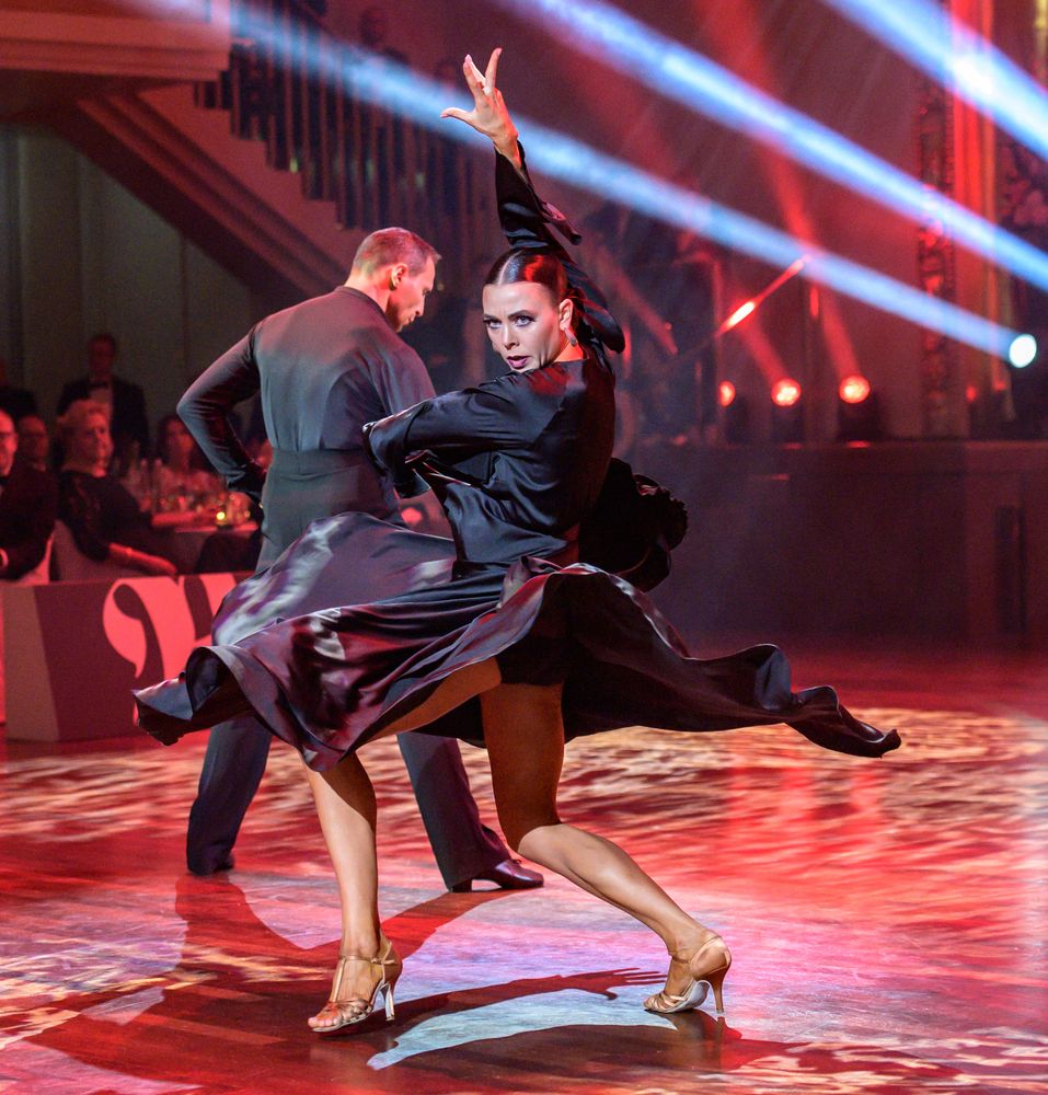 Dorin Freautanu&Mariana Sergeeva beim Paso Doble - Version 2 Foto & Bild | sport, erwachsene ...