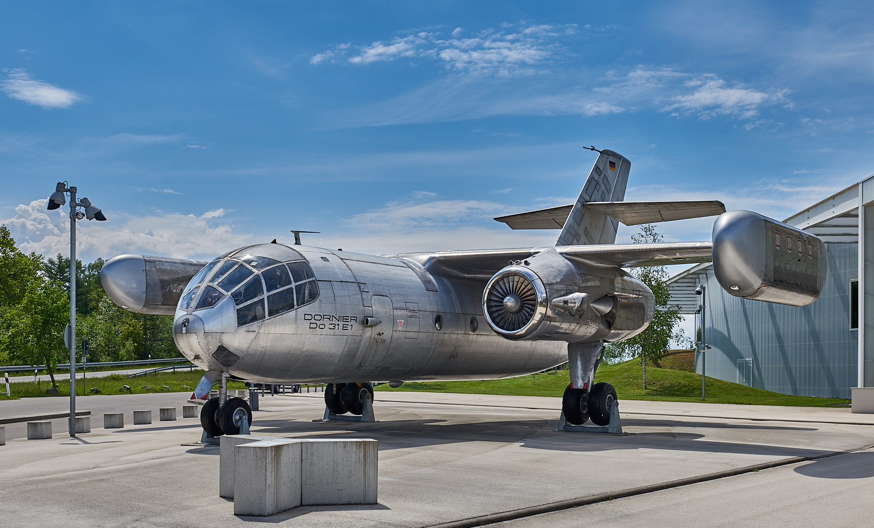 Dornier DO 31 E1 in Farbe, unten in SW, was euch besser gefällt, könnt ...