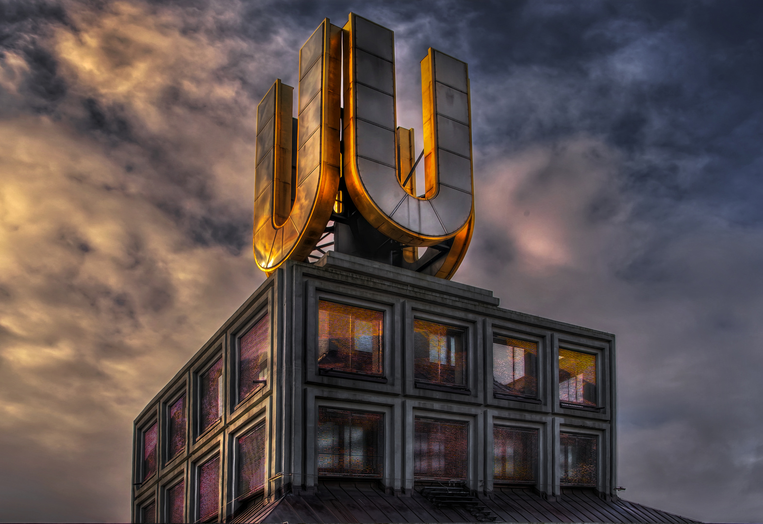 Dortmunder U Foto & Bild | fenster, wolken, himmel Bilder auf fotocommunity