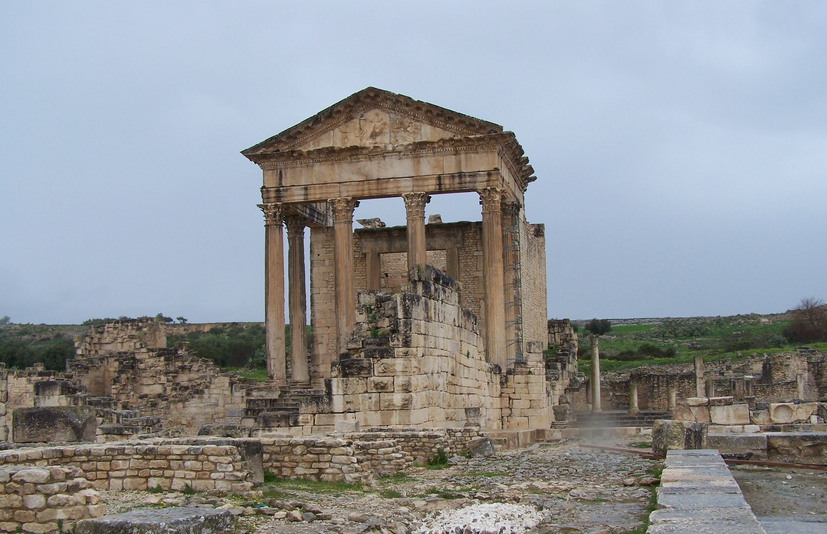 Dougga, Tunisie photo et image | africa, north africa, tunisia Images ...