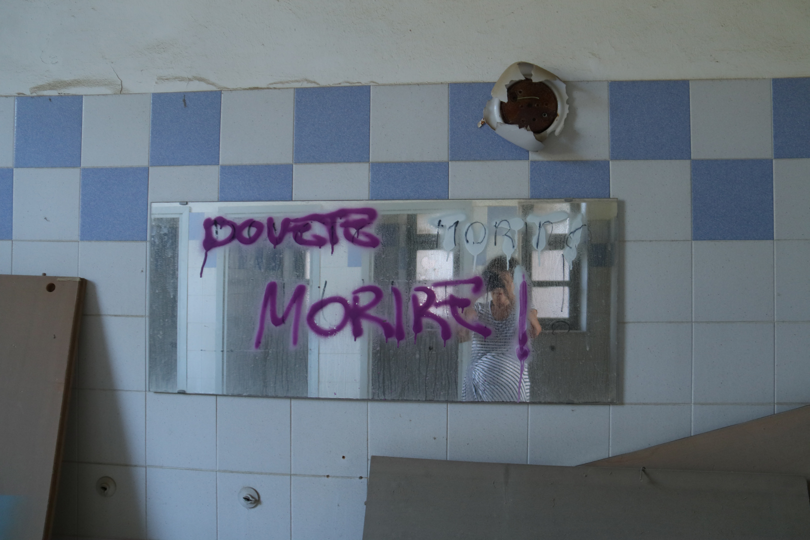 dovete morire Foto & Bild | architektur, erwachsene menschen, lost ...