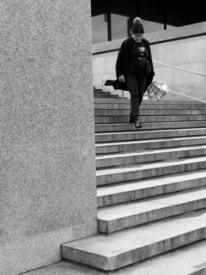 Down Stairs Foto & Bild | streetfotografie mit menschen, street sw 2024, street Bilder auf ...