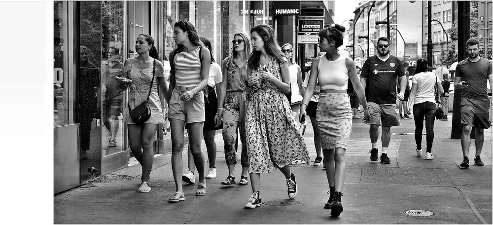 Downtown Girls Foto & Bild | people, youth, outdoor Bilder auf ...