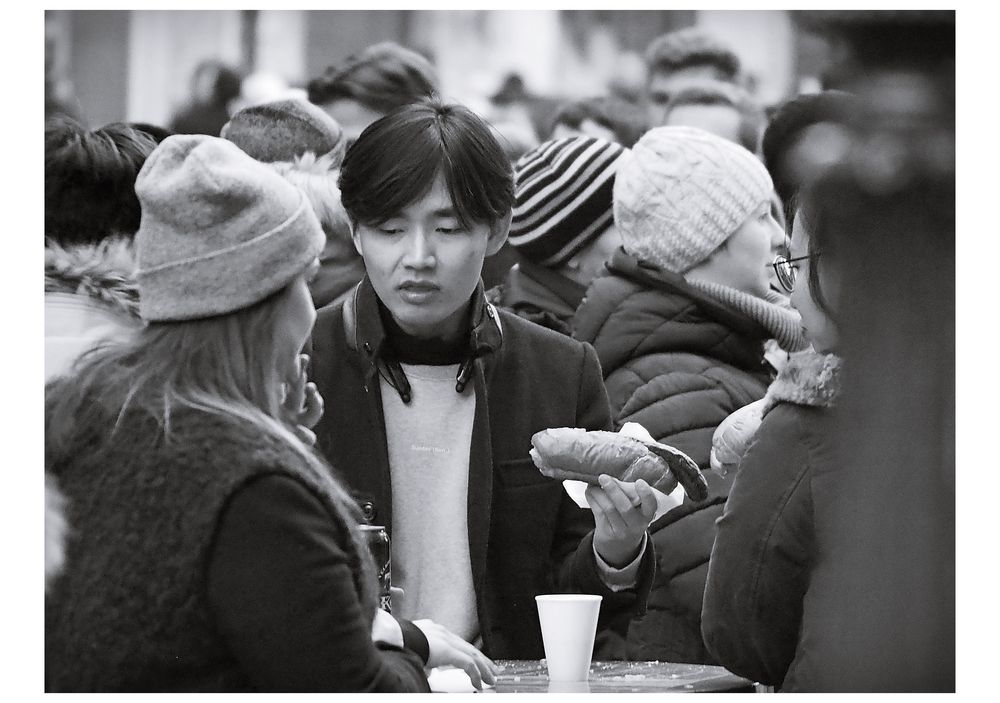 Downtown People - Chat & Lunch Foto & Bild | erwachsene menschen, streetfotografie mit menschen ...