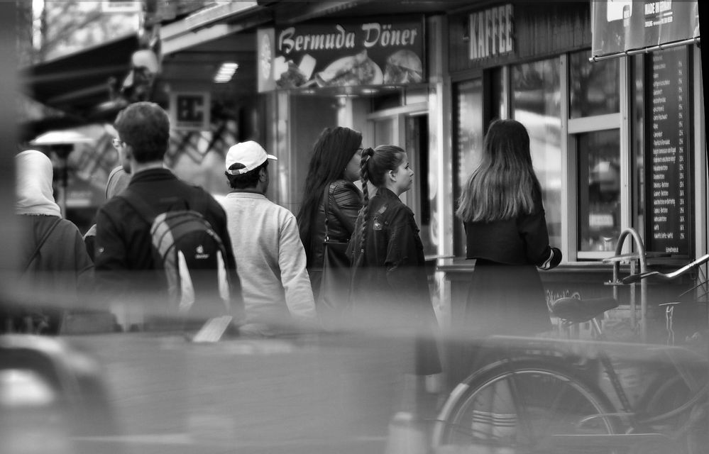 Downtown People - Get Some Fast Junk Foto & Bild | erwachsene menschen, streetfotografie mit ...