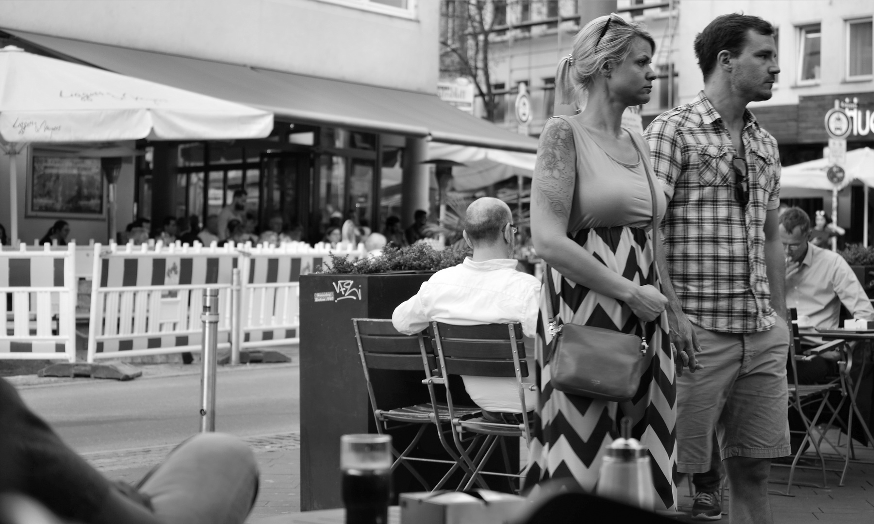 Downtown People - Happy Couple Foto & Bild | erwachsene menschen, streetfotografie mit menschen ...