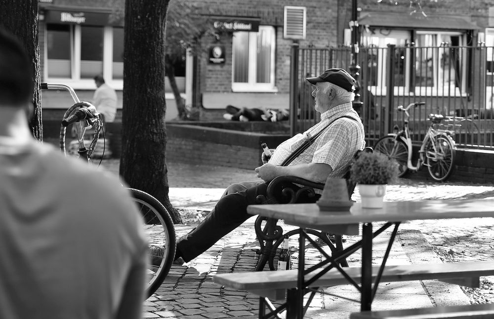 Downtown People - Having A Good Time Foto & Bild | erwachsene menschen, streetfotografie mit ...