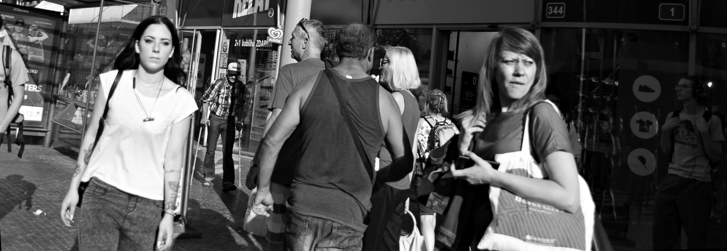 Downtown People - Move Foto & Bild | erwachsene menschen, streetfotografie mit menschen, street ...