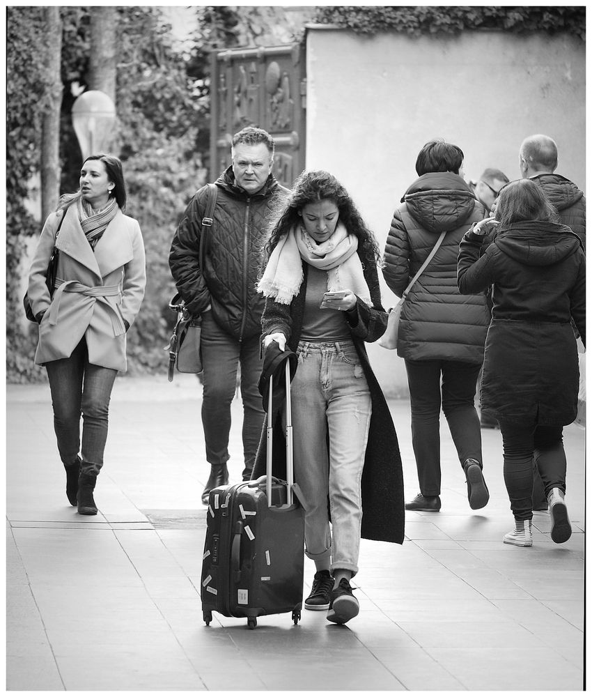Downtown People - Multitasking Foto & Bild | erwachsene menschen, streetfotografie mit menschen ...