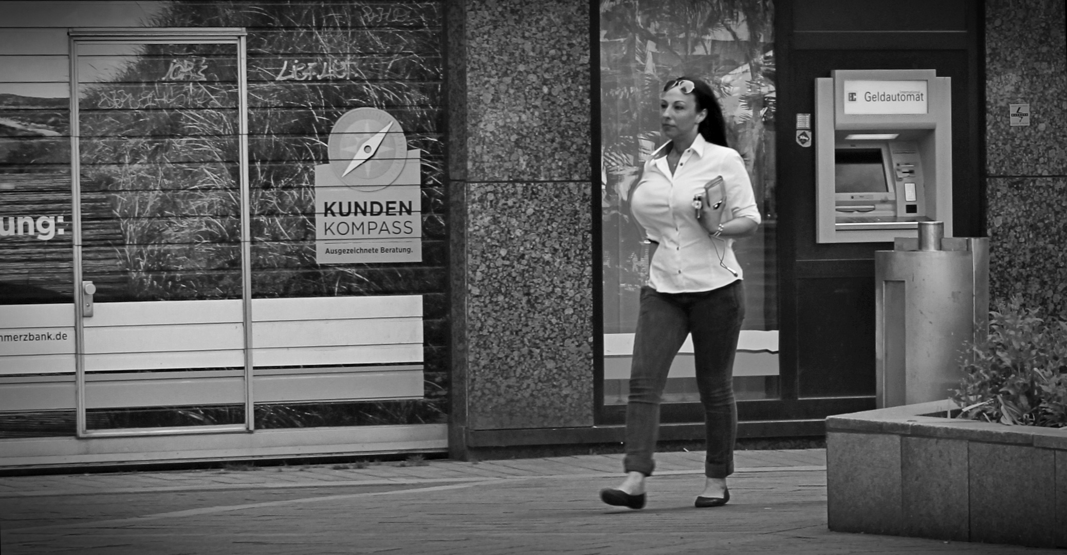 Downtown People - On Her Way Foto & Bild | erwachsene menschen, streetfotografie mit menschen ...