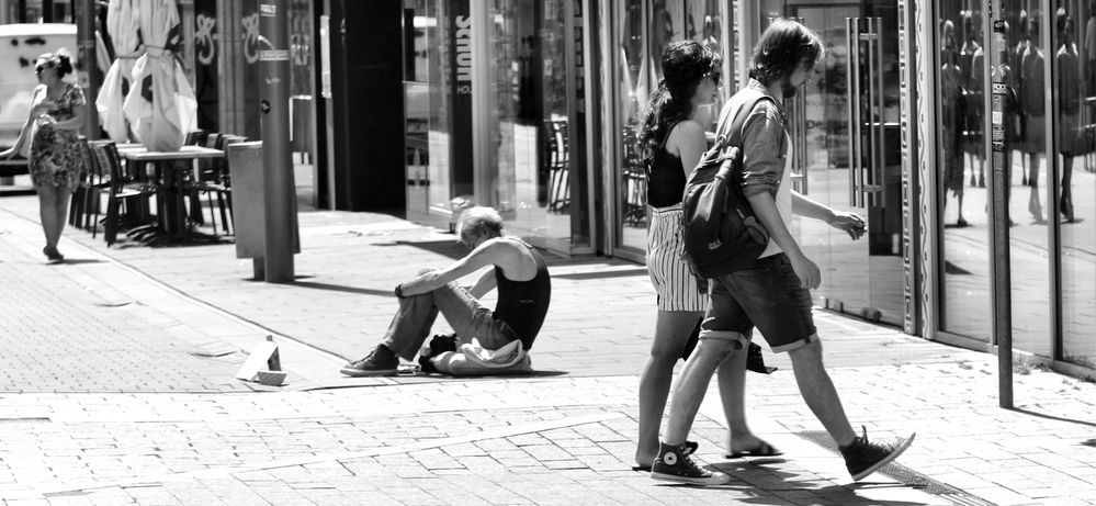 Downtown People - Passing By II Foto & Bild | erwachsene menschen, streetfotografie mit menschen ...