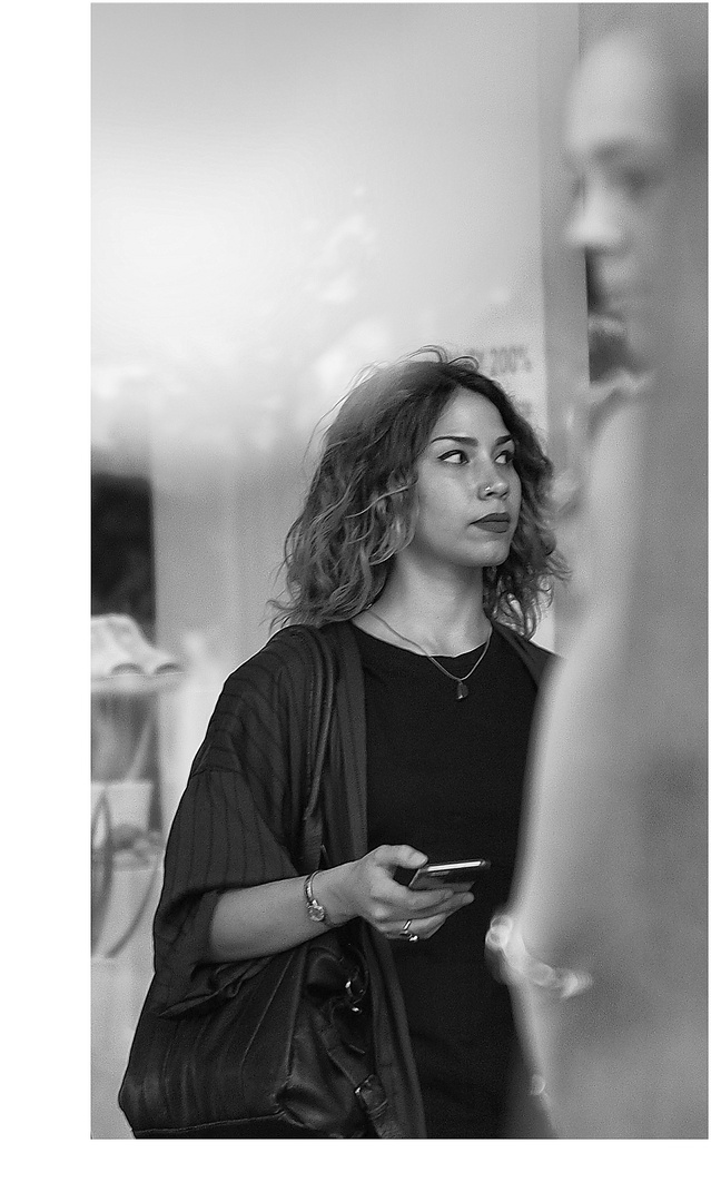 Downtown Women On Their Way Foto & Bild | city, people, street Bilder ...