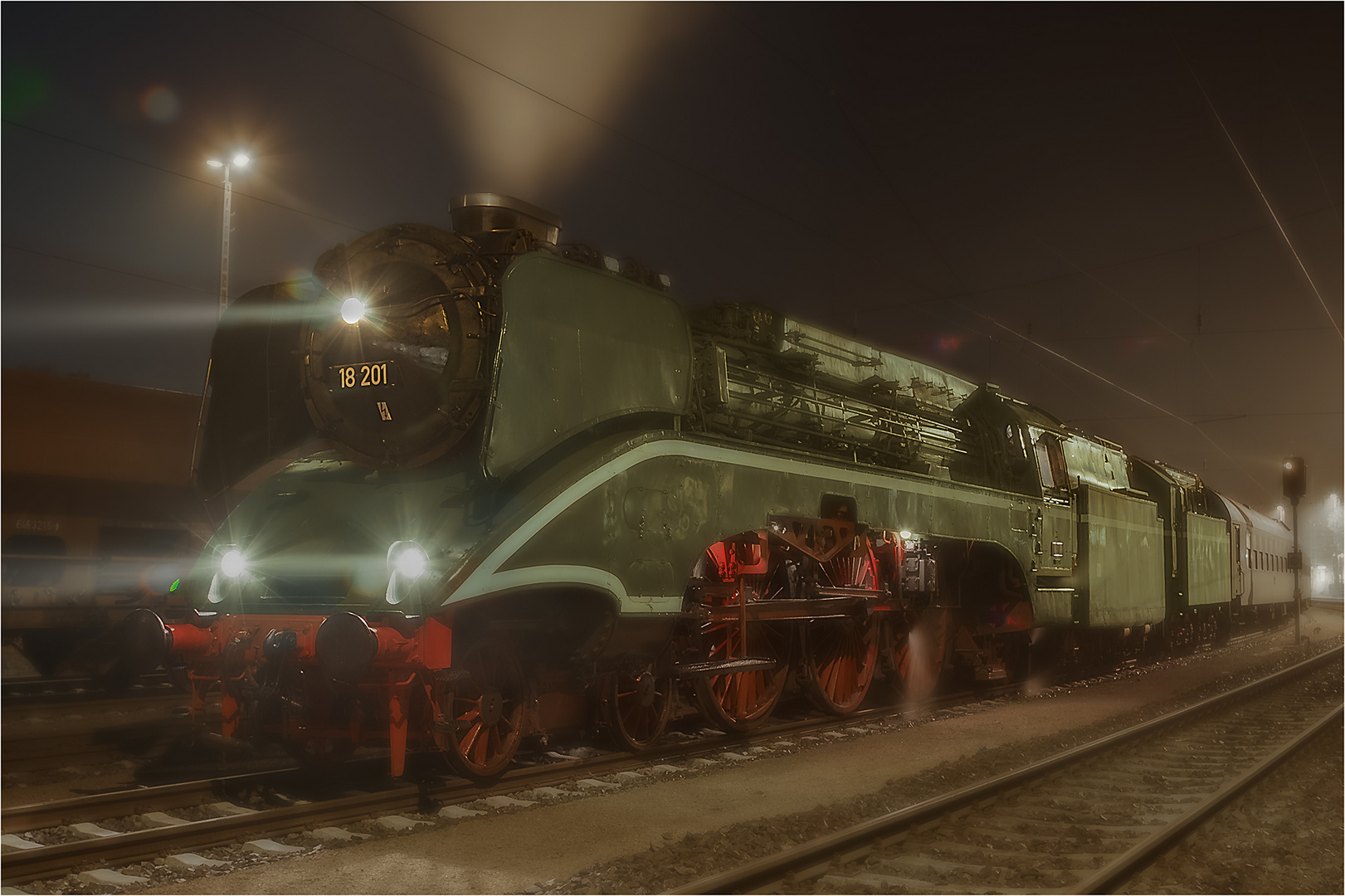 DR 18 201 Foto & Bild | spezial, grün, nachtaufnahme Bilder auf ...