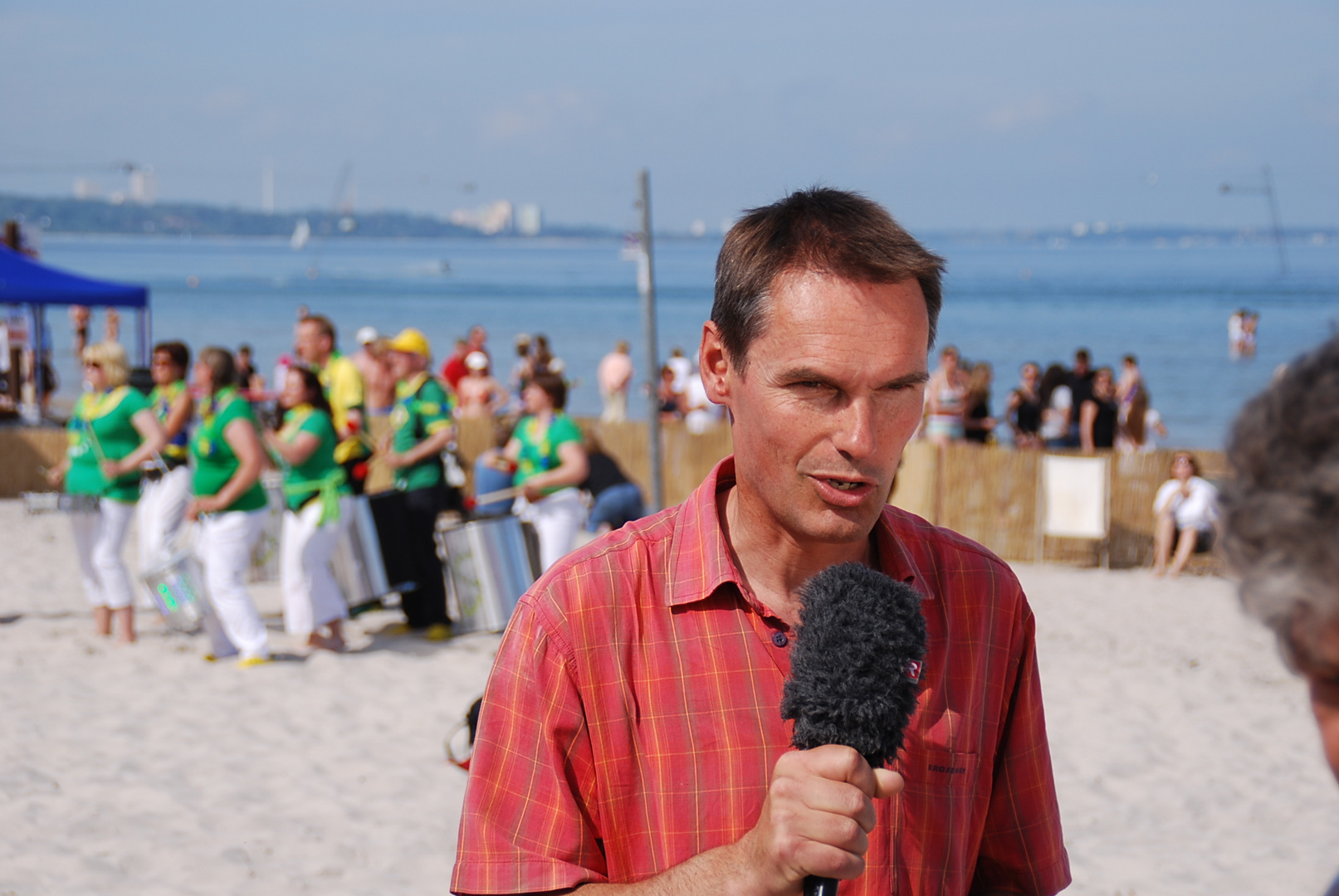 Dr. Meno Schrader bei der Arbeit am Strand ! Foto & Bild | erwachsene ...