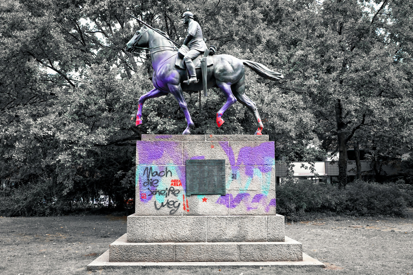 Dragoner Denkmal Lüneburg Foto & Bild | reportage dokumentation ...