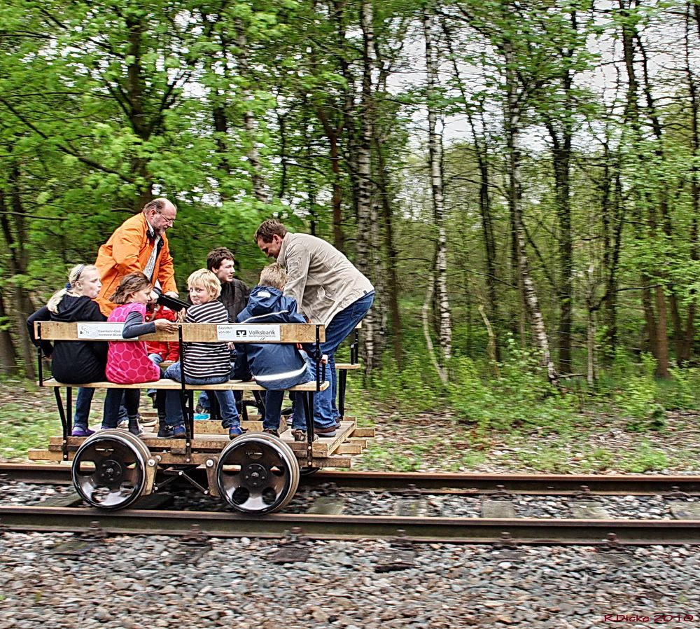 Draisine Foto & Bild | erwachsene menschen, kinder und erwachsene ...