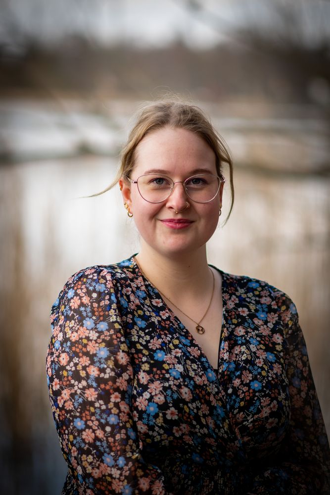 Draußen am Wasser Foto & Bild | erwachsene menschen, portraits erwachsener, fotos Bilder auf ...