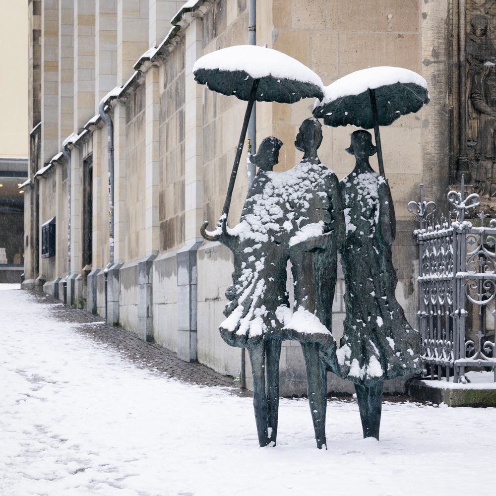 drei Grazien Foto & Bild | streetfotografie ohne menschen, street, im vorbeigehen Bilder auf ...