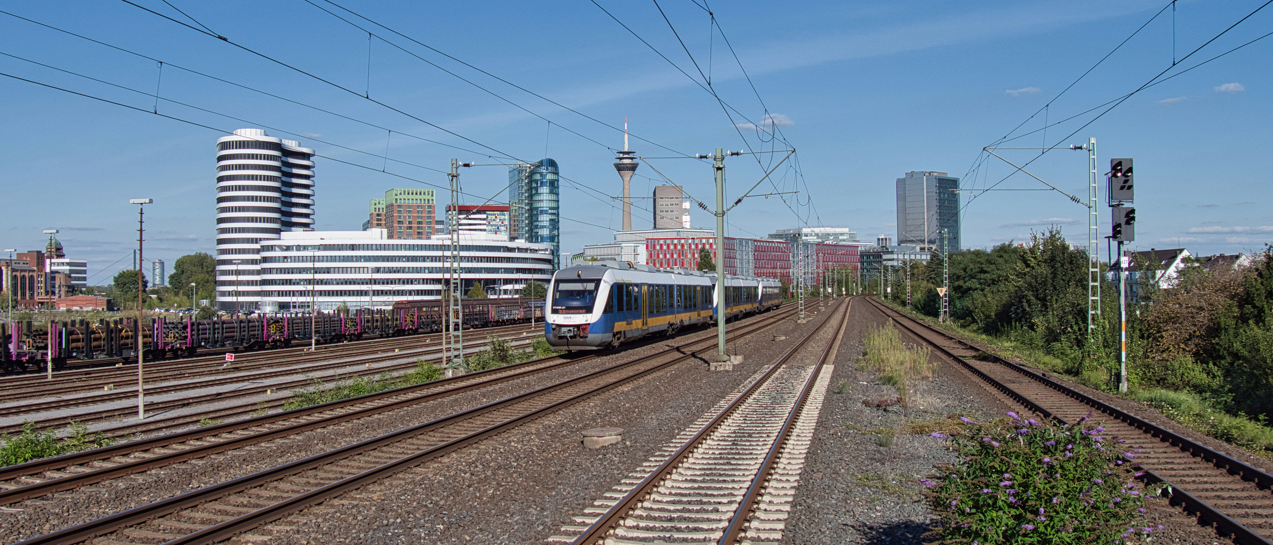 Dreifach Lint In Düsseldorf Hamm Foto And Bild Eisenbahn Gleise 