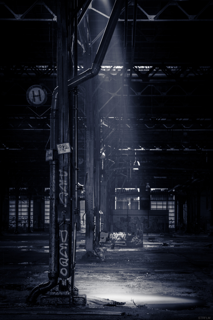 drinnen regnen Foto & Bild | dokumentation, lost places, regen Bilder ...