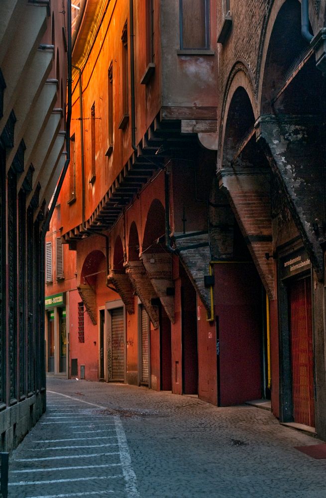 Dunkle Gasse Foto & Bild | europe, italy, vatican city, s marino, italy Bilder auf fotocommunity