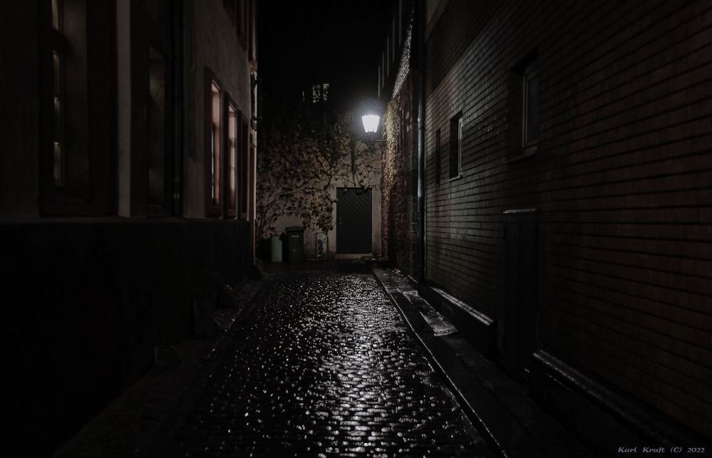 Dunkle Gasse Foto & Bild | world, deutschland, mainz Bilder auf ...