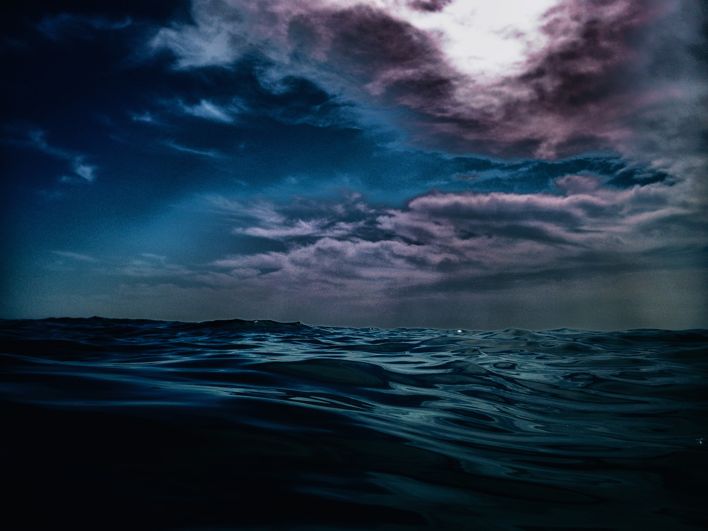 Dunkle Wolken an der Adria Foto & Bild | landschaft, die elemente ...