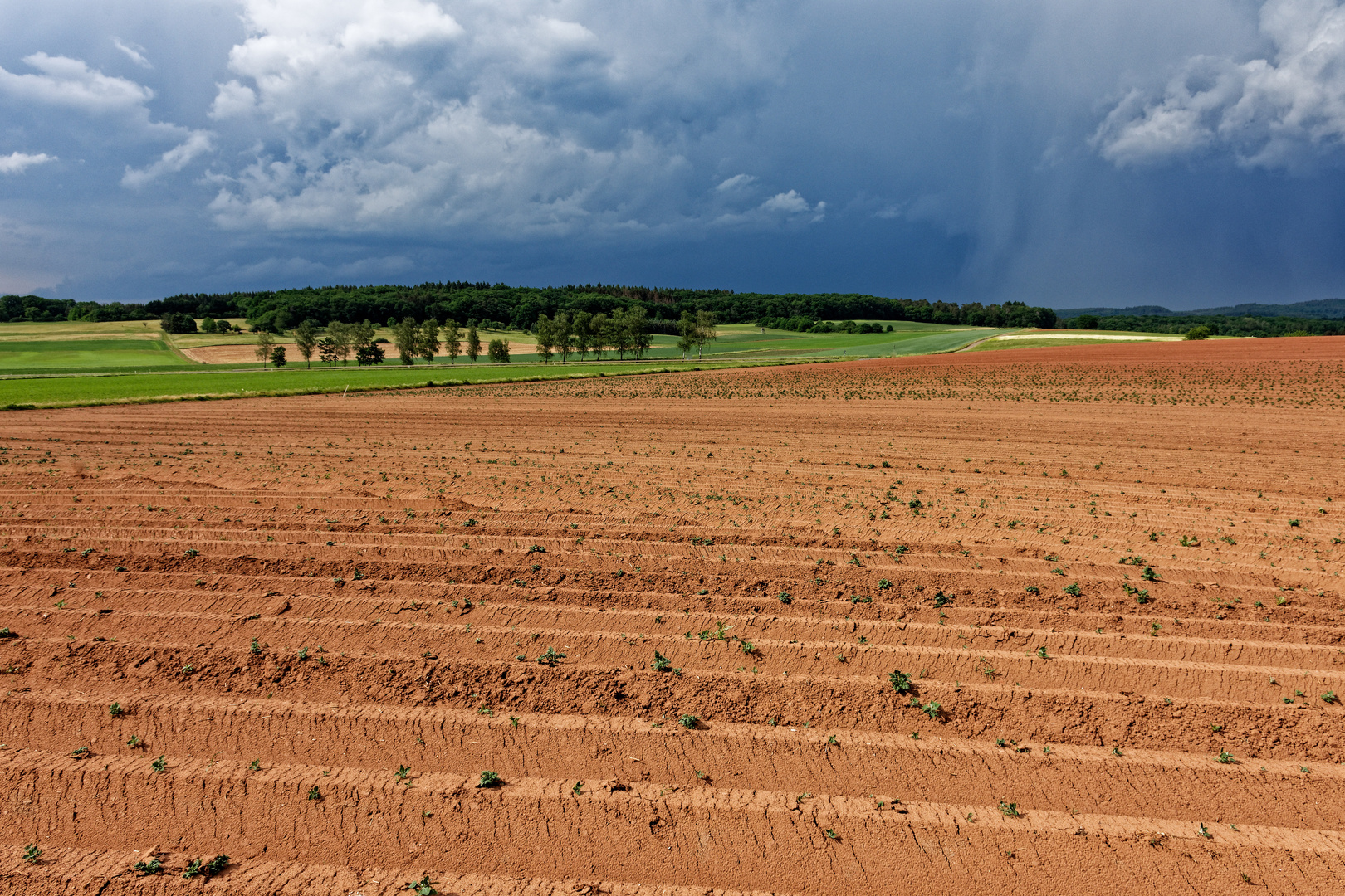 Dunkle Wolken über der Eifel Foto & Bild | gewitterfotos, wetter ...