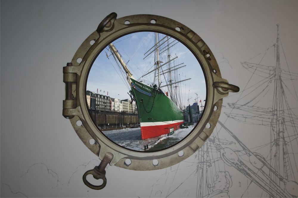 Durch das Bullauge gesehen Foto & Bild | schiffe und seewege ...