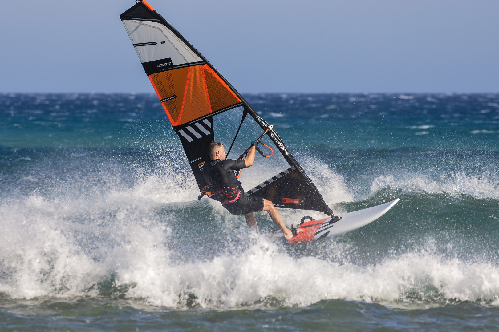 Durch die Welle springen Foto & Bild | erwachsene menschen, menschen in ...
