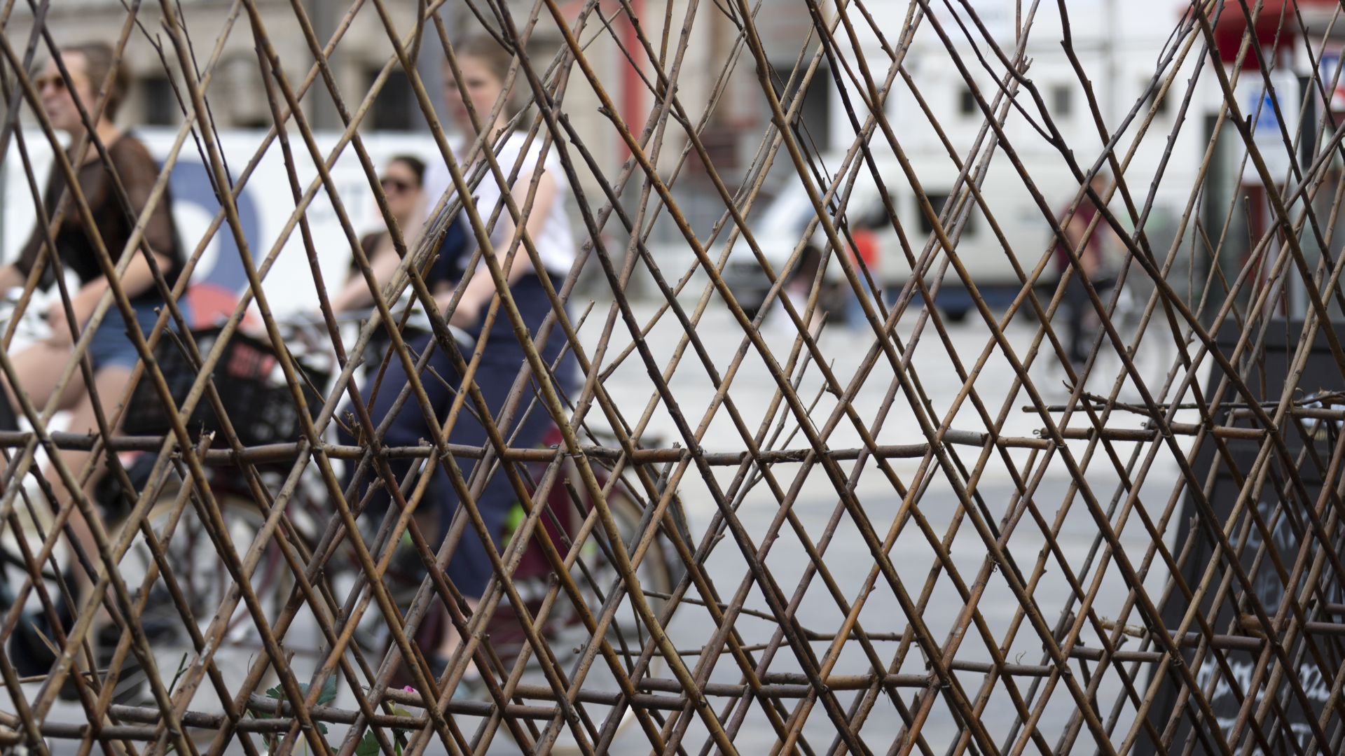 Durchblick Foto & Bild | europe, benelux, streetfotografie mit menschen Bilder auf fotocommunity