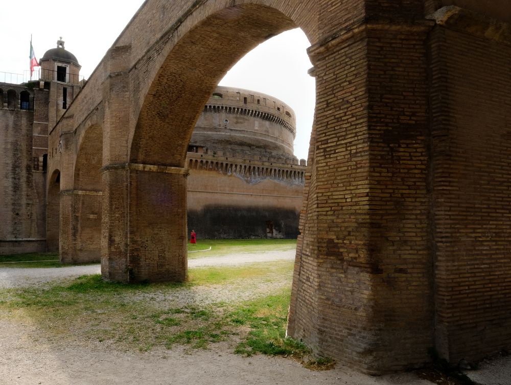 Durchblick auf die Engelsburg Foto & Bild | architektur, europe, italy ...