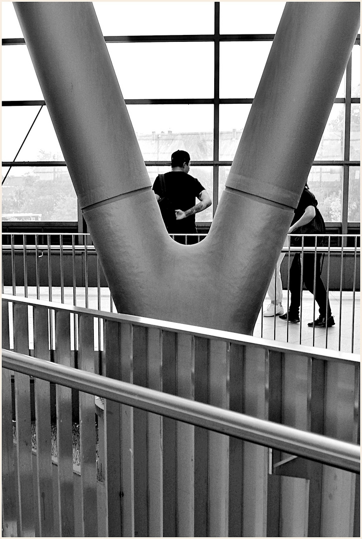 Durchblick Foto & Bild | architektur, streetfotografie mit menschen, projekte Bilder auf ...