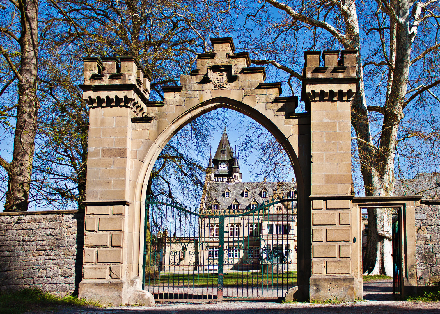 Durchblick durch das Schlosstor - Gondelsheim Foto & Bild | architektur ...