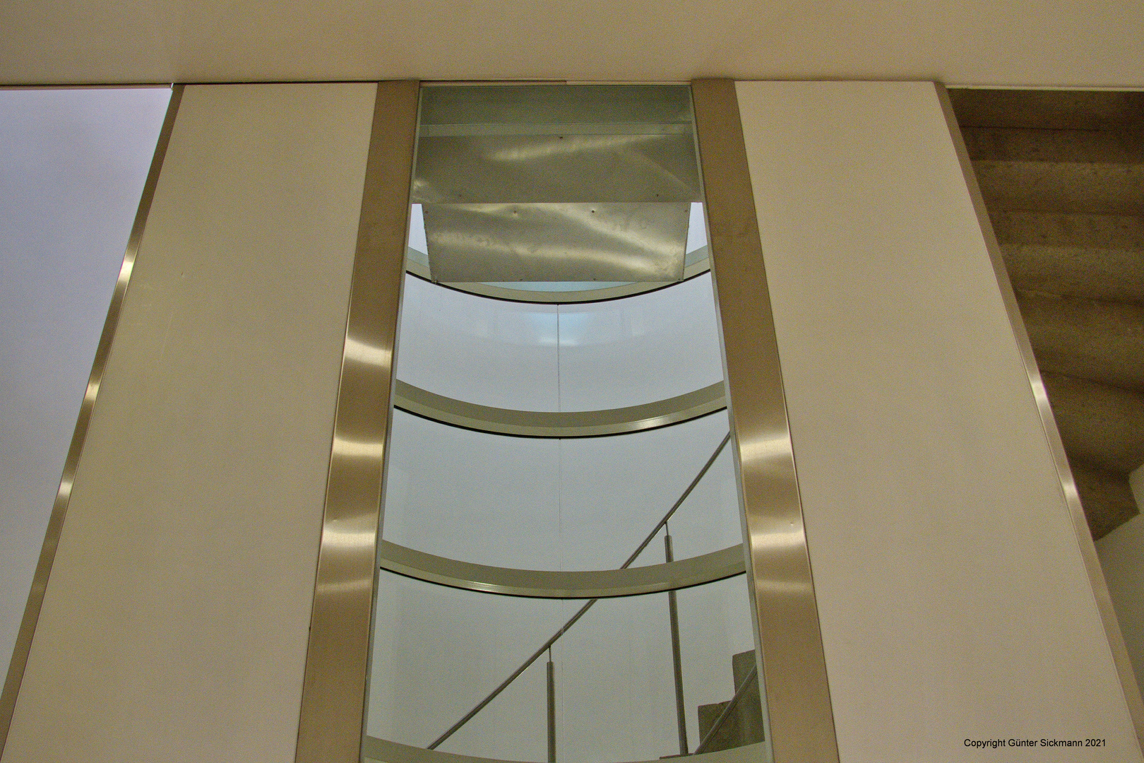 Durchblick im Treppenhaus. Foto & Bild | architektur, treppen und treppenhäuser ...